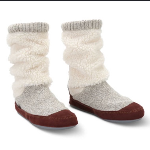 Acorn | Shoes | Acorn Womens Cozy Slipper Socks Gray And Cream | Poshmark